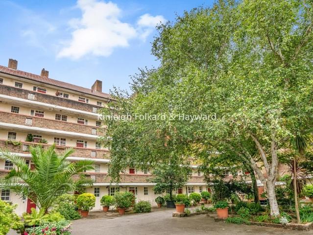 Apartment at Bowling Green Street, Greater London