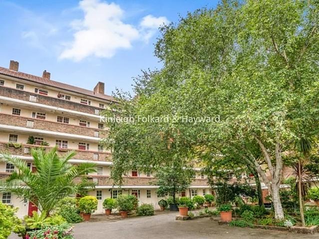Apartment at Bowling Green Street, Greater London