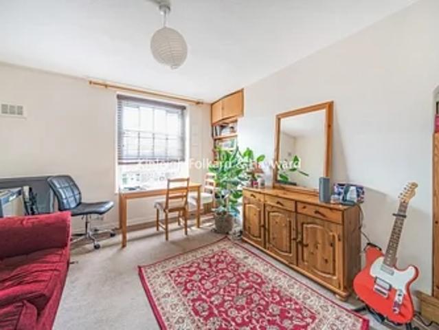 Apartment at Bowling Green Street, Greater London