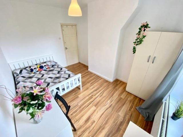Apartment at Bowling Green Street, Greater London