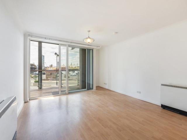 Apartment at Boardwalk Place, Greater London
