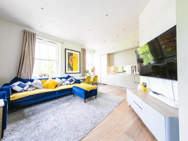 Apartment at Bolingbroke Grove, Greater London