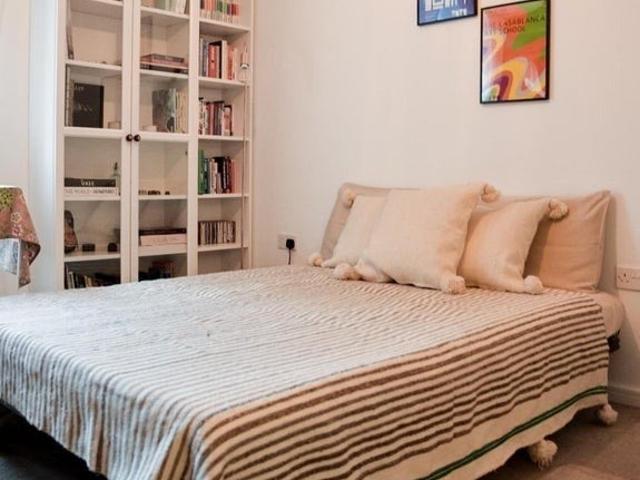 Apartment at Bollo Bridge Road, Greater London