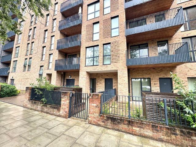 Apartment at Bollo Lane, Greater London