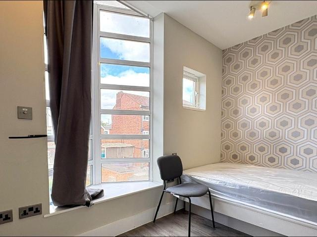 Apartment at Bollo Lane, Greater London