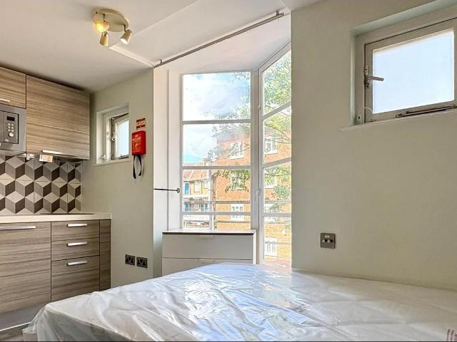 Apartment at Bollo Lane, Greater London