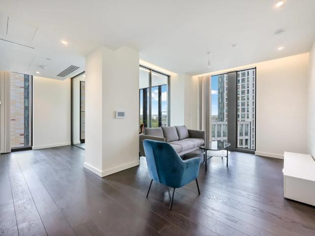 Apartment at Bondway, Greater London