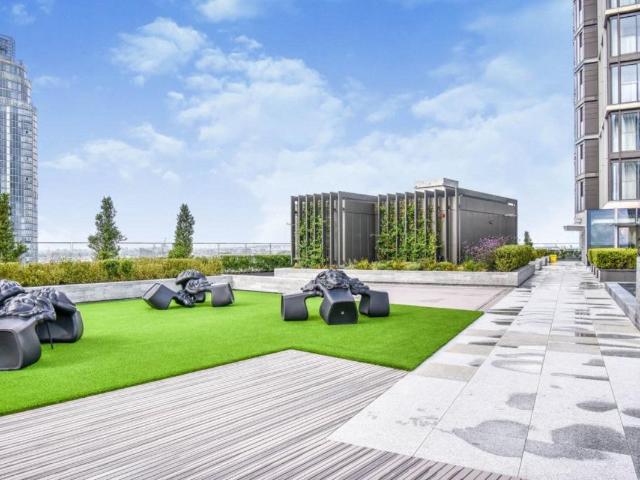 Apartment at Bondway, Greater London