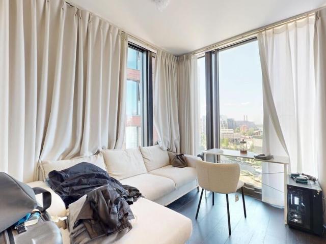 Apartment at Bondway, Greater London