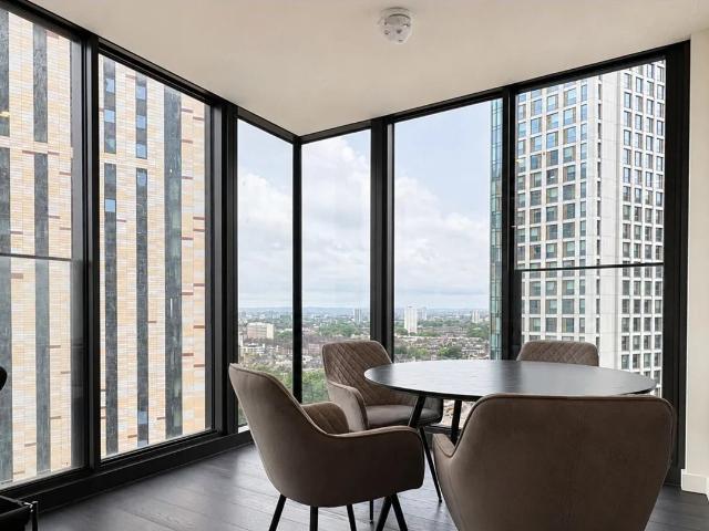 Apartment at Bondway, Greater London