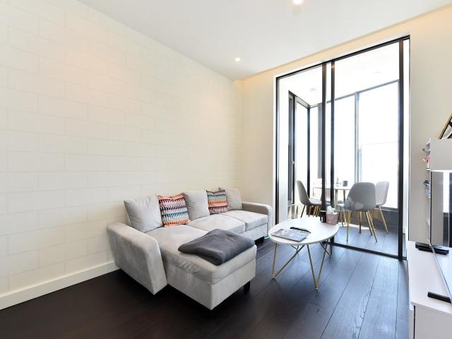 Apartment at Bondway, Greater London