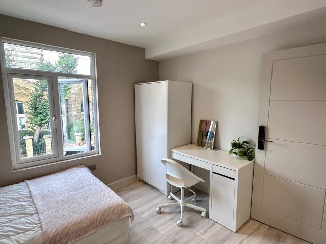 Apartment at Bonner Hill Road, Greater London