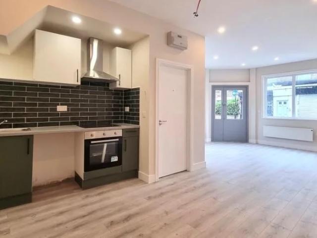 Apartment at Boston Road, Greater London