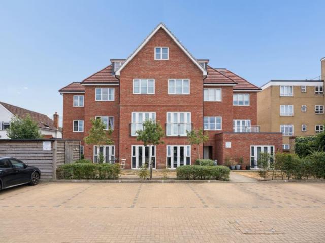Apartment at Bathurst Walk, Richings Park