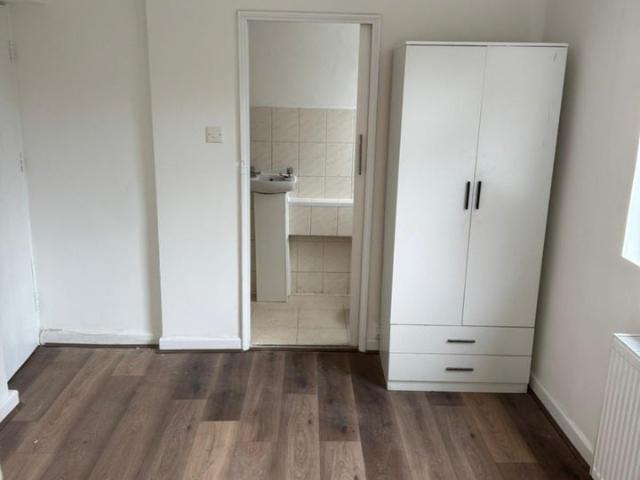 Apartment at Batoum Gardens, Greater London