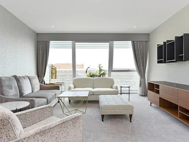 Apartment at Battersea Bridge Road, Greater London