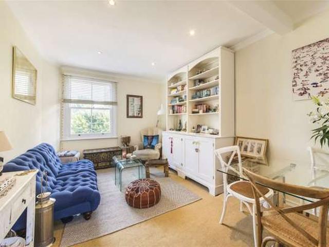 Apartment at Battersea High Street, Greater London