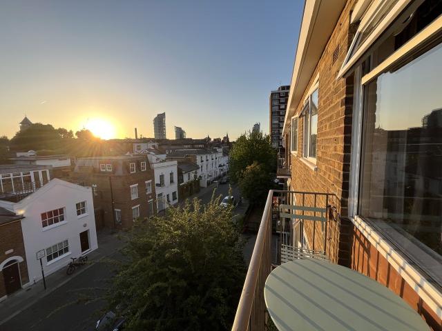 Apartment at Battersea High Street, Greater London
