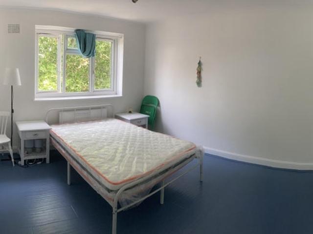 Apartment at Battersea High Street, Greater London