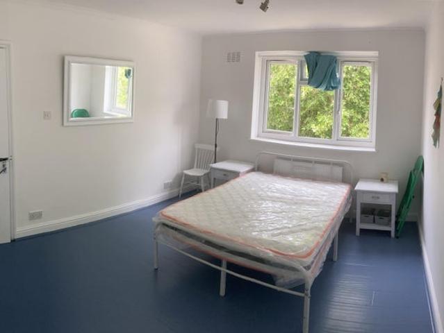 Apartment at Battersea High Street, Greater London