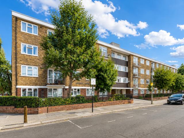 Apartment at Battersea High Street, Greater London
