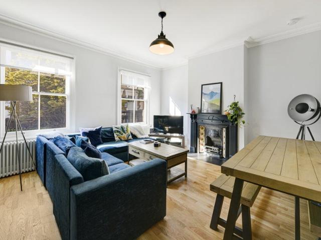 Apartment at Battersea High Street, Greater London