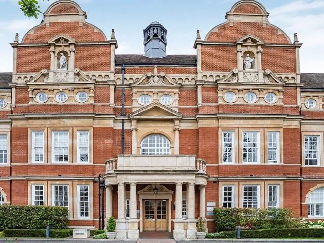 Apartment at Battersea Park Road, Greater London