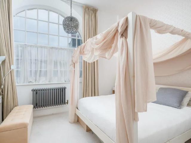 Apartment at Battersea Park Road, Greater London