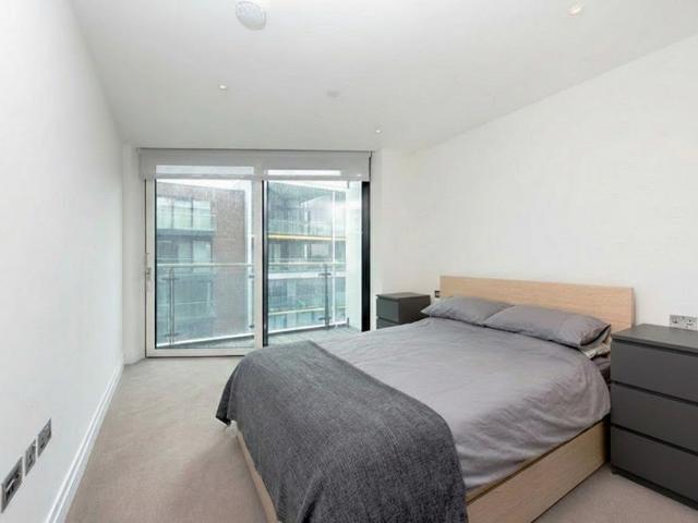 Apartment at Battersea Park Road, Greater London