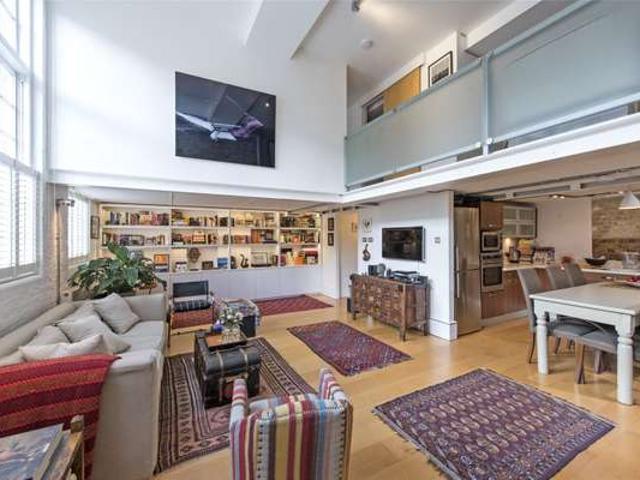 Apartment at Battersea Park Road, Greater London