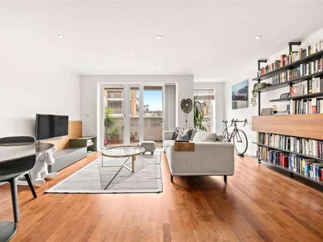 Apartment at Battersea Park Road, Greater London