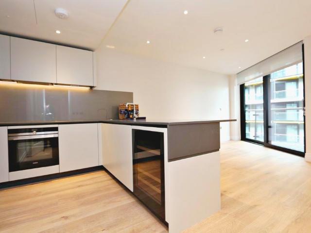 Apartment at Battersea Park Road, Greater London