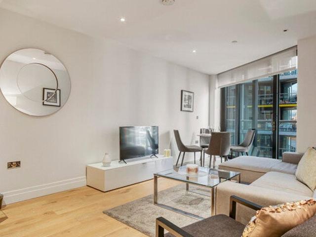Apartment at Battersea Park Road, Greater London