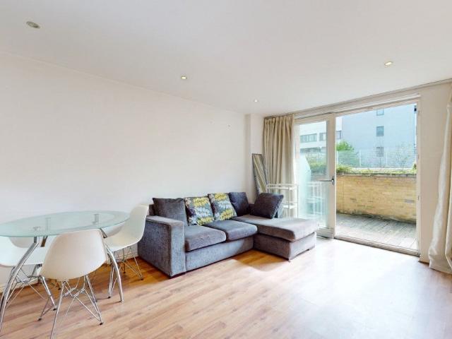 Apartment at Battersea Park Road, Greater London