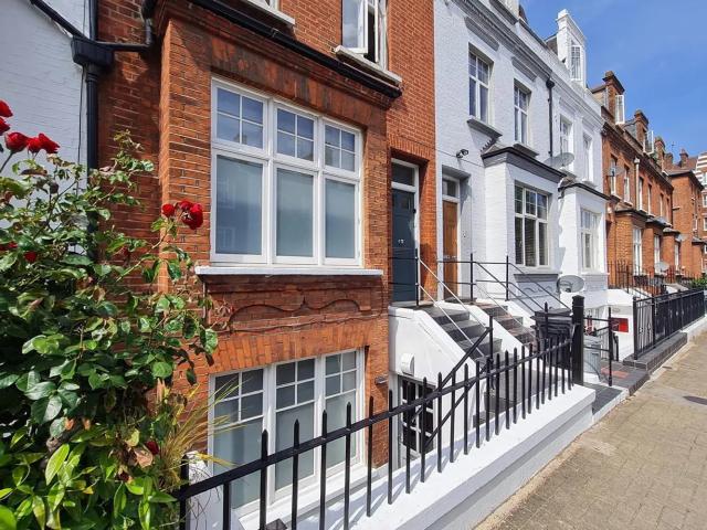 Apartment at Battersea Park Road, Greater London