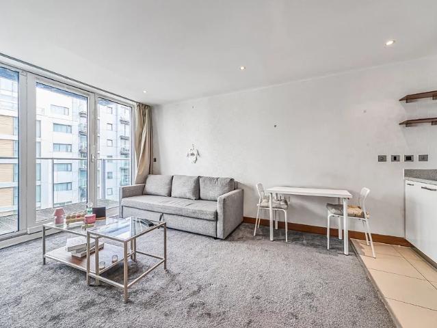 Apartment at Battersea Park Road, Greater London