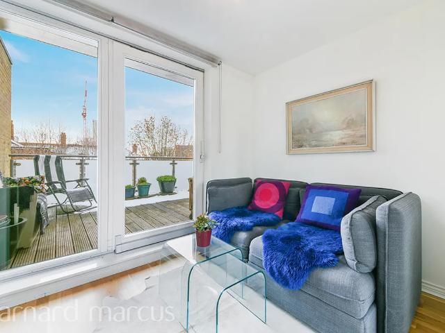 Apartment at Battersea Park Road, Greater London