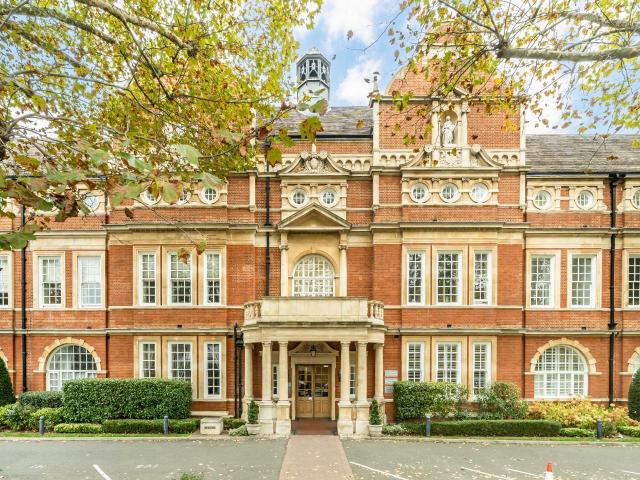 Apartment at Battersea Park Road, Greater London