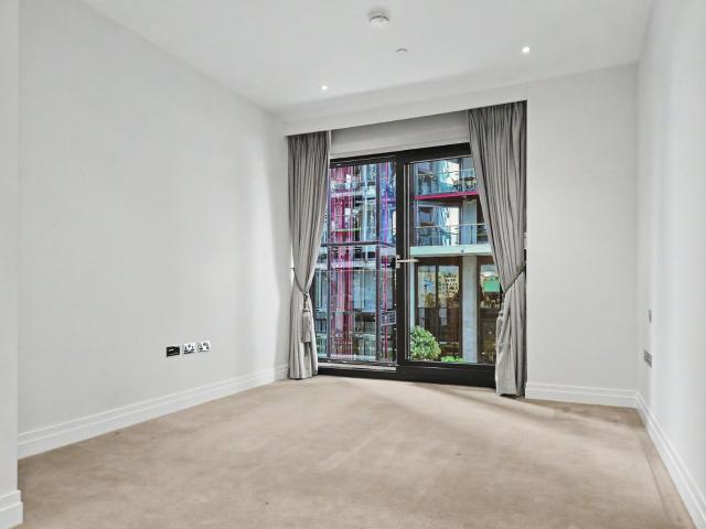 Apartment at Battersea Park Road, Greater London