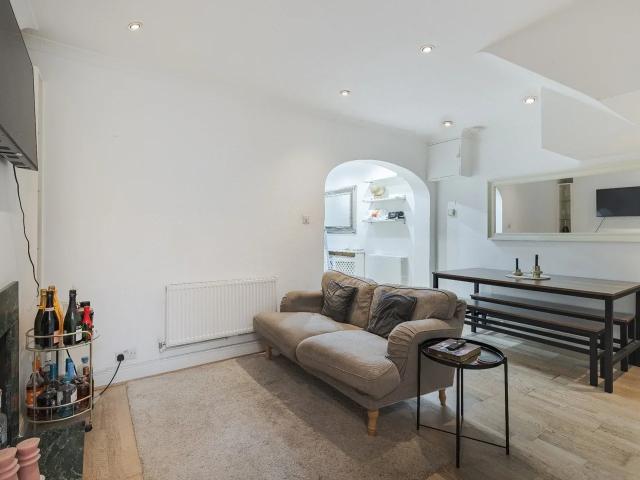 Apartment at Battersea Park Road, Greater London
