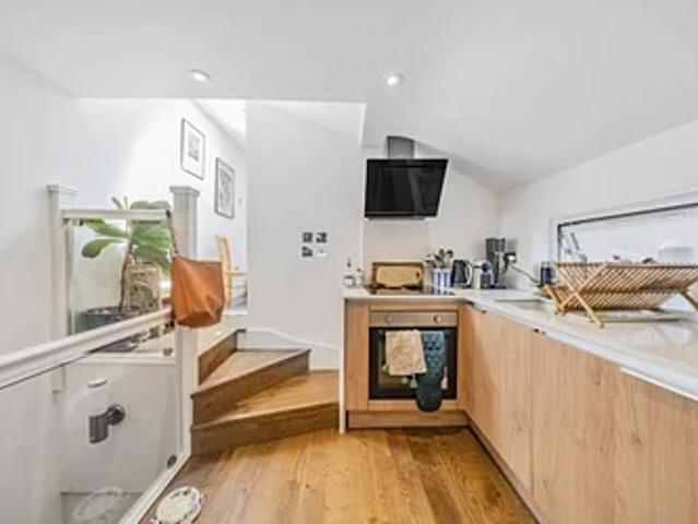 Apartment at Battersea Rise, Greater London
