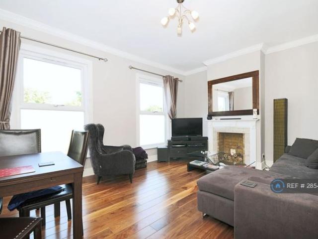 Apartment at Battersea Rise, Greater London