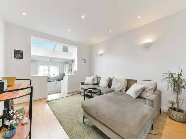Apartment at Battersea Rise, Greater London