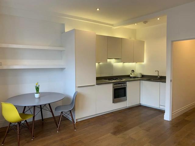 Apartment at Battersea Rise, Greater London