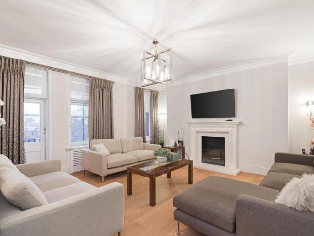 Apartment at Bayswater Road, City of Westminster
