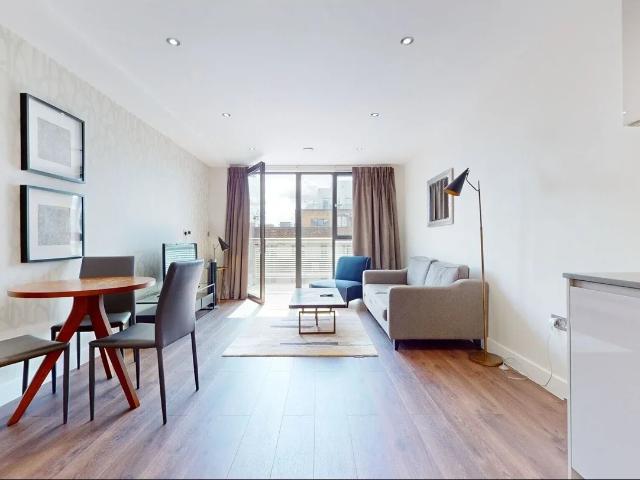 Apartment at Back Church Lane, Greater London