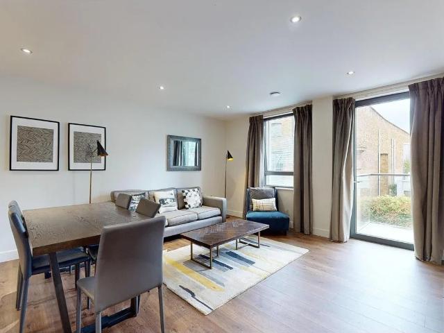 Apartment at Back Church Lane, Greater London