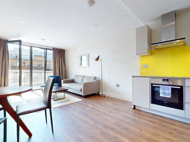 Apartment at Back Church Lane, Greater London