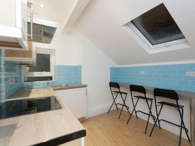 Apartment at Back Coldcotes Avenue, Leeds