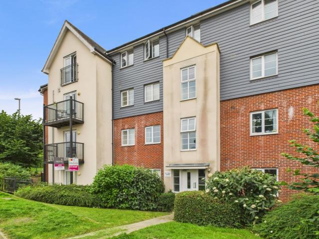 Apartment at Balcome Road Roundabout, Crawley